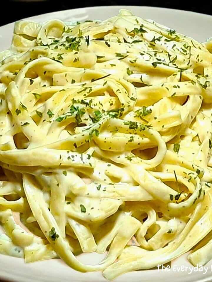 Low Sodium Garlic Ranch Dressing (Family Approved!) - The Everyday ...